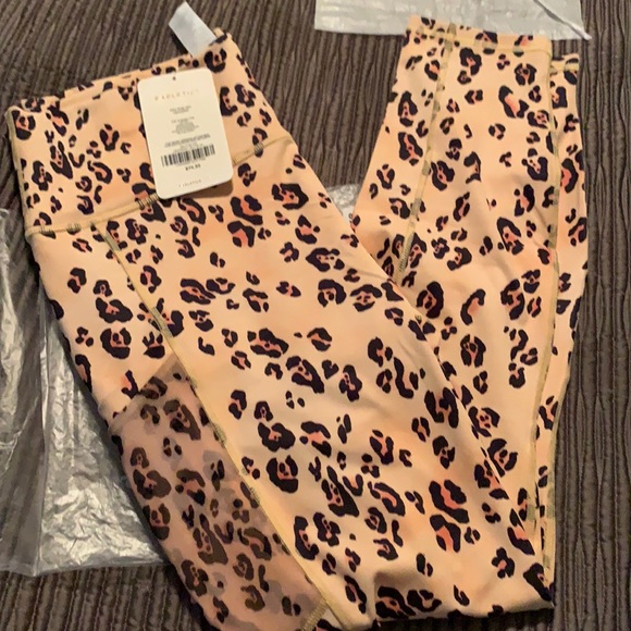Fabletics | Pants & Jumpsuits | Nwt Fabletics On The Go Legging In ...